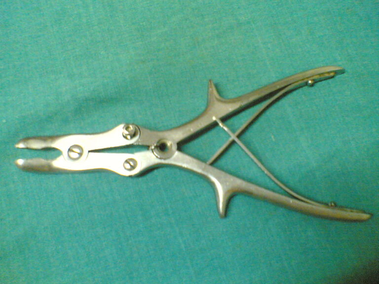 Different Types of Bone Nibblers According to Their Use - Rigor Instruments